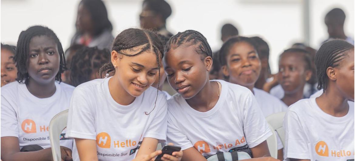 Hello Ado, l’application de l'ONU qui accompagne les adolescents au Gabon | ONU Info
